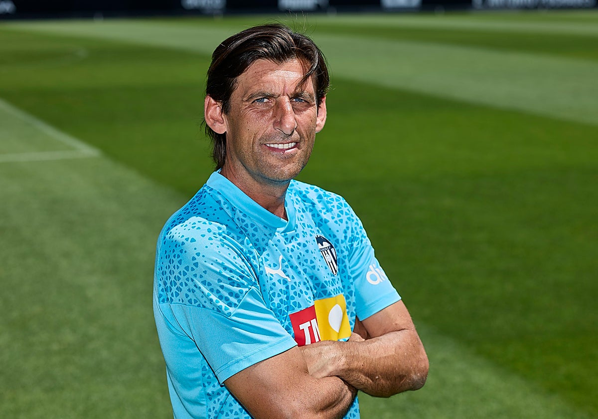 El Valencia renueva a Miguel Ángel Angulo | Las Provincias